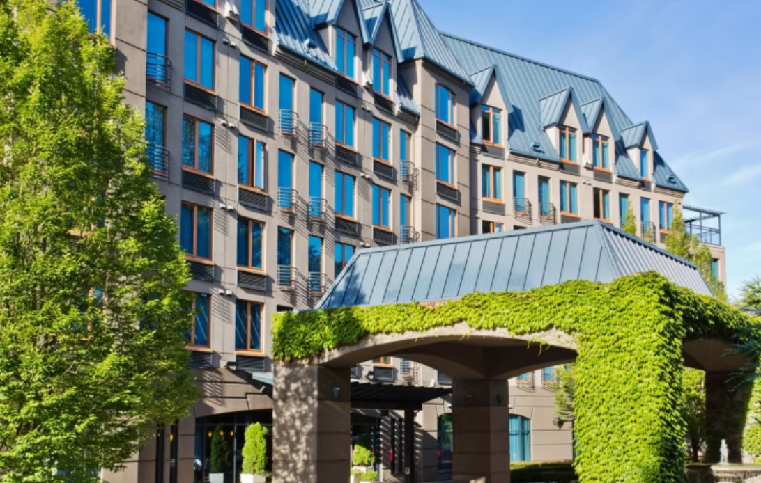 Holiday Inn North Vancouver Proposes Lounge Licence Change, Extending ...